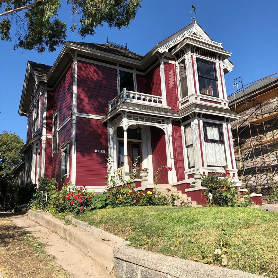 The Charmed Manor - Sunny in LA